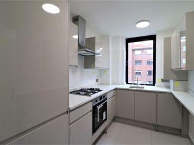 2 Bedrooms Flat for rent in Windsor Way, London W14