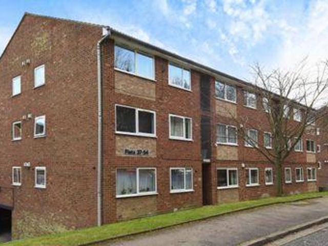 2 Bedrooms Flat for rent in Windsor Drive, High Wycombe HP13