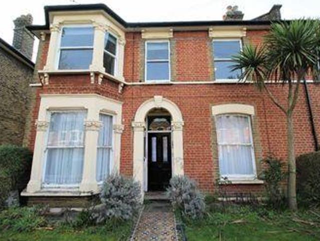 2 Bedrooms Flat for rent in Windsor Road, Forest Gate, London E7