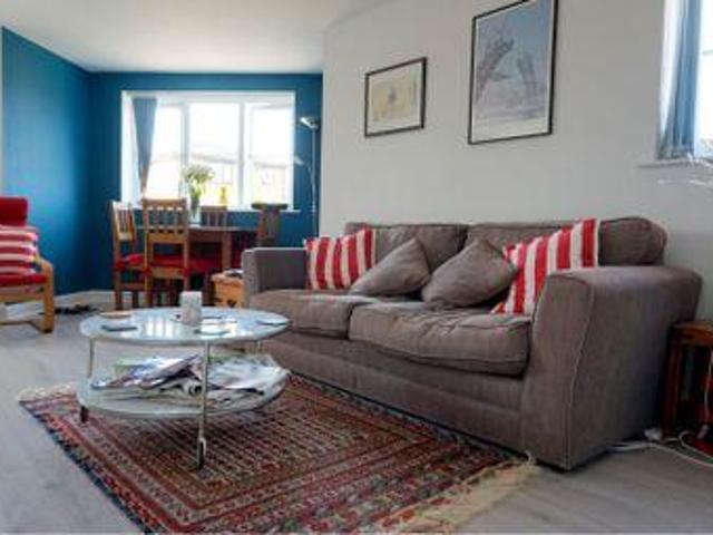 2 Bedrooms Flat for rent in Winery Lane, Kingston Upon Thames KT1
