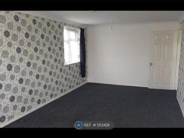 2 Bedrooms Flat for rent in Winston Close, Romford RM7