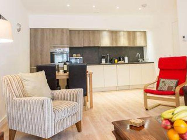 2 Bedrooms Flat for rent in Wintergreen Boulevard, West Drayton UB7