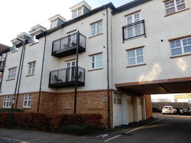 2 Bedrooms Flat for rent in Wissen Drive, Letchworth Garden City, Hertfordshire SG6