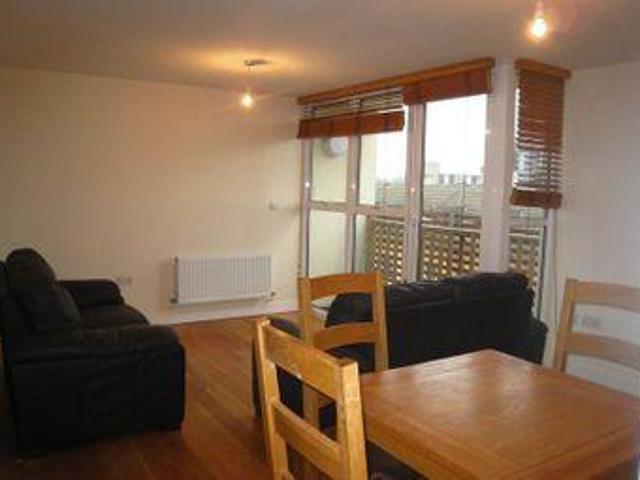 2 Bedrooms Flat for rent in Wrights Road, London E3