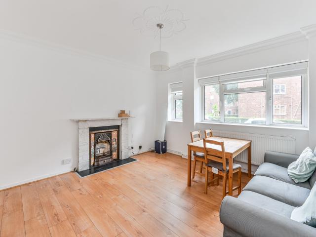 2 Bedrooms Flat for Rent in Wyvil Road, SW8 | Foxtons