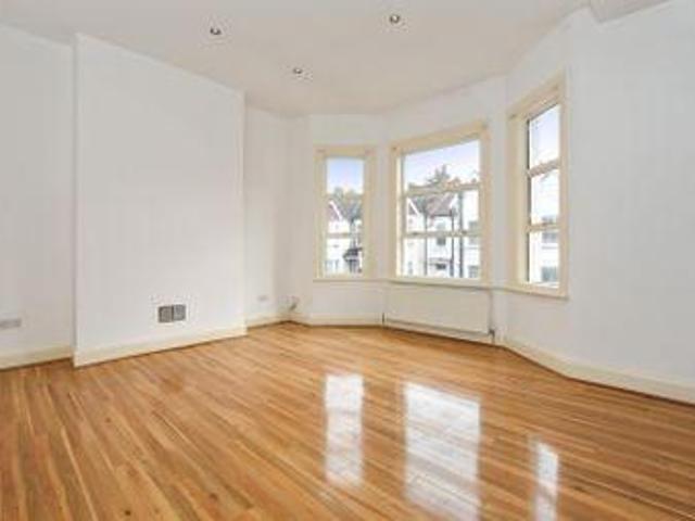 2 Bedrooms Flat for rent in Tottenhall Road, London N13