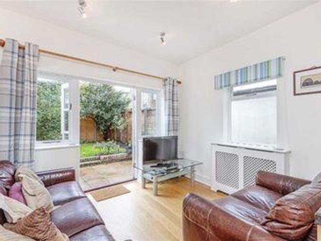 2 Bedrooms Flat for rent in Townmead Road, Fulham, London SW6