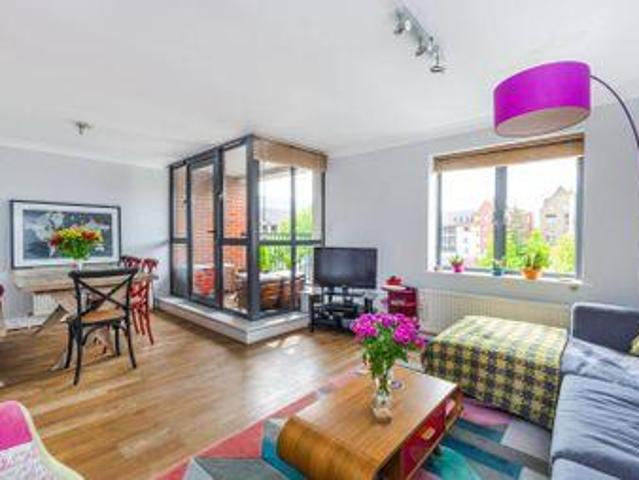 2 Bedrooms Flat for rent in Tollington Way, Holloway N7