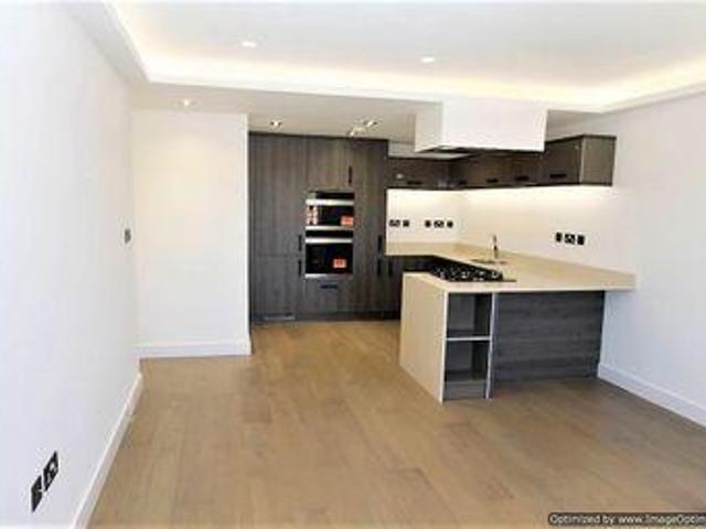2 Bedrooms Flat for rent in Tolworth Broadway, Tolworth KT6