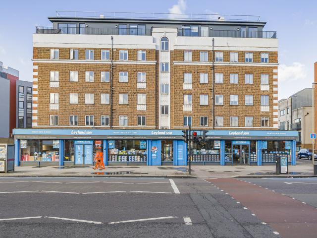 2 Bedrooms Flat for Rent in Tooting High Street | Foxtons