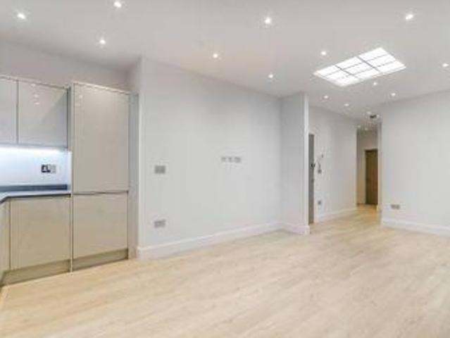 2 Bedrooms Flat for rent in Tooting High Street, London SW17