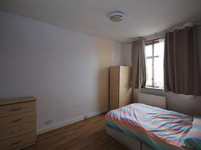 2 Bedrooms Flat for rent in Tooting High Street, London SW17