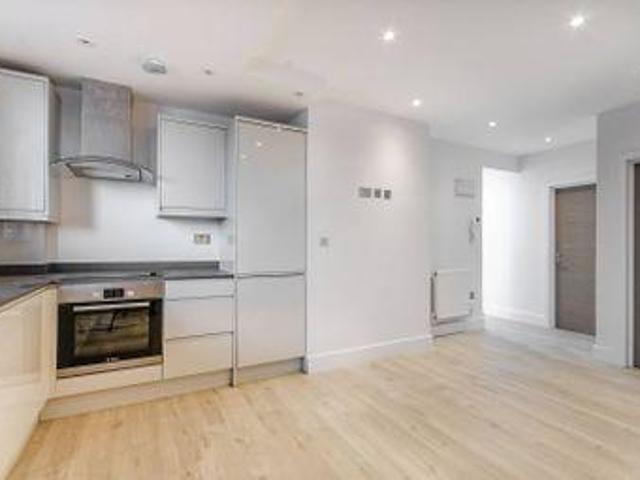 2 Bedrooms Flat for rent in Tooting High Street, London SW17