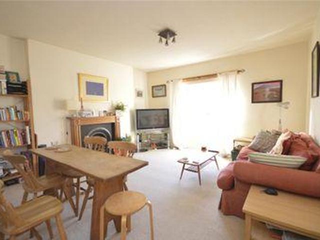 2 Bedrooms Flat for rent in Top Floor Flat, Sydenham Road, Cotham, Bristol BS6