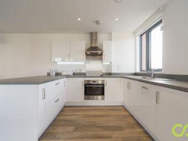 2 Bedrooms Flat for rent in Tavernelle House, High Street SM1