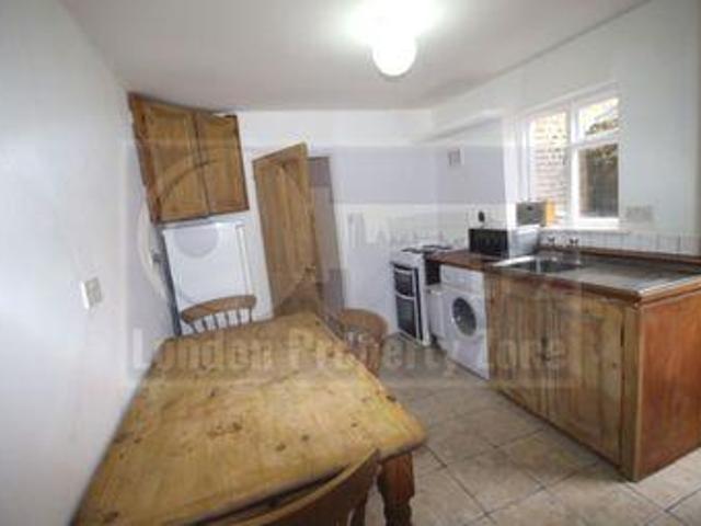 2 Bedrooms Flat for rent in Tabor Road, Hammersmith W6