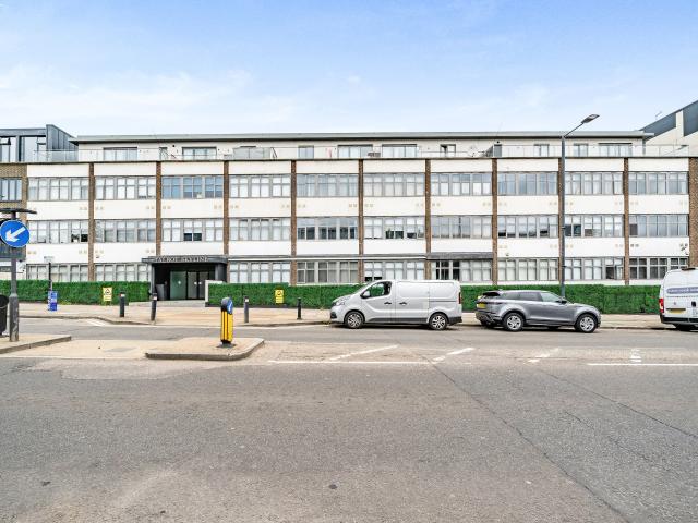 2 Bedrooms Flat for Rent in Talbot Skyline | Foxtons