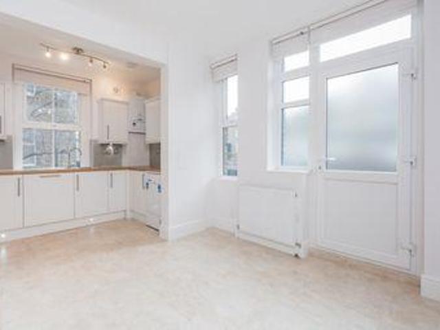 2 Bedrooms Flat for rent in Talgarth Mansion, Talgarth Road, Barons Court W14