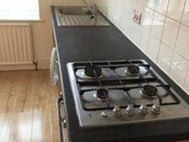2 Bedrooms Flat for rent in Tanners Lane, Barkingside, Ilford IG6