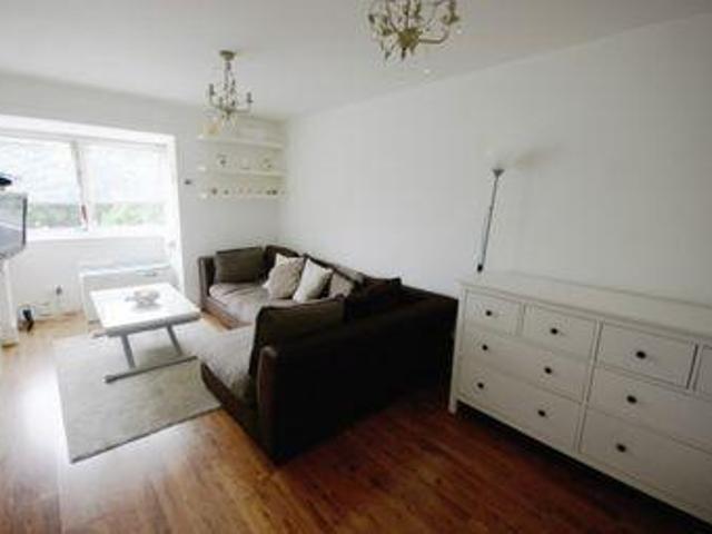 2 Bedrooms Flat for rent in Tansley Close, London N7
