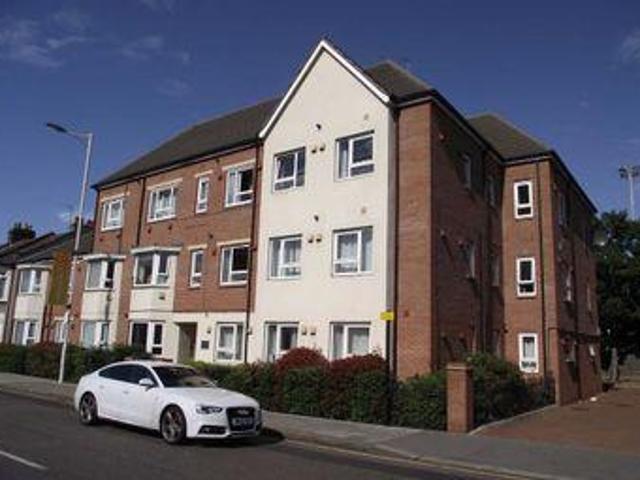 2 Bedrooms Flat for rent in Tarragon Court, Ilford, Essex IG1