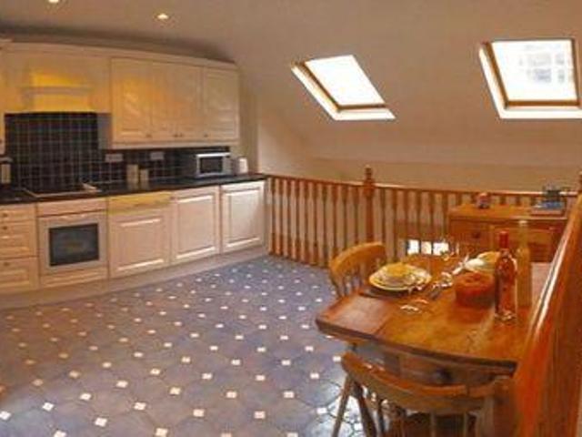 2 Bedrooms Flat for rent in Tasso Road, London W6