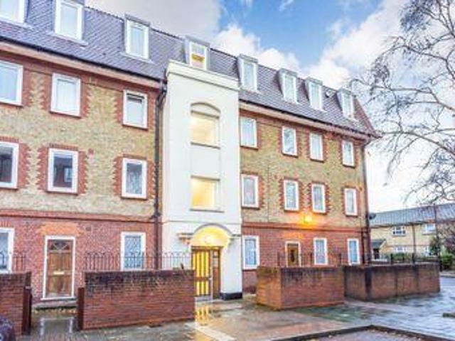 2 Bedrooms Flat for rent in Teasel Way, London E15