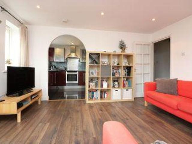 2 Bedrooms Flat for rent in Telegraph Place, London E14