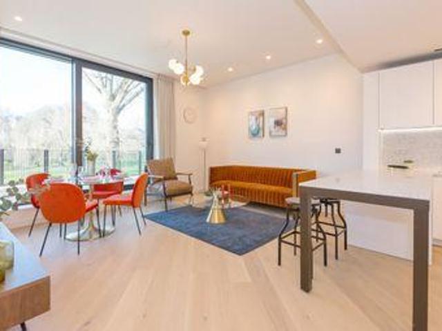 2 Bedrooms Flat for rent in Television Centre, The Crescent, Wood Crescent, White City W12