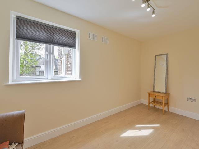 2 Bedrooms Flat for Rent in Temeraire Place | Foxtons