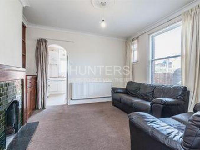 2 Bedrooms Flat for rent in Temple Road, London NW2