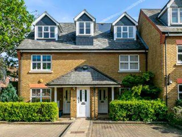 2 Bedrooms Flat for rent in Tersha Street, Richmond TW9