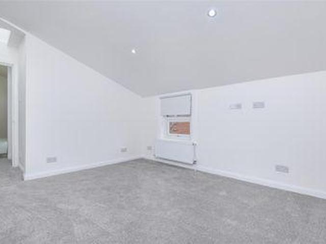 2 Bedrooms Flat for rent in Thurlestone Road, London SE27
