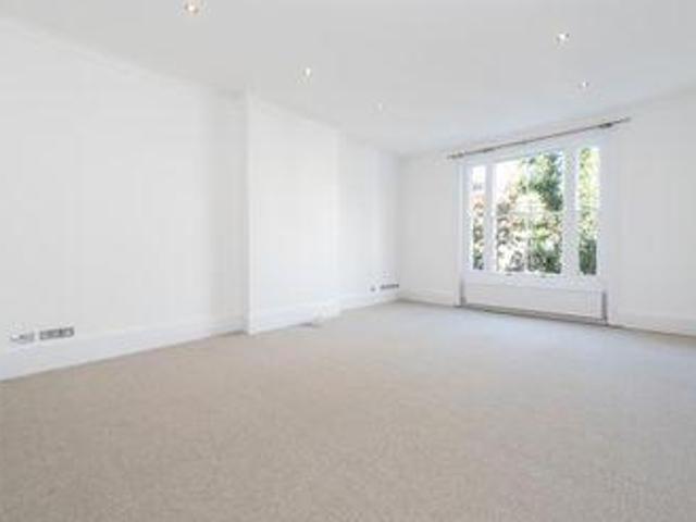 2 Bedrooms Flat for rent in Thurlow Road, London NW3