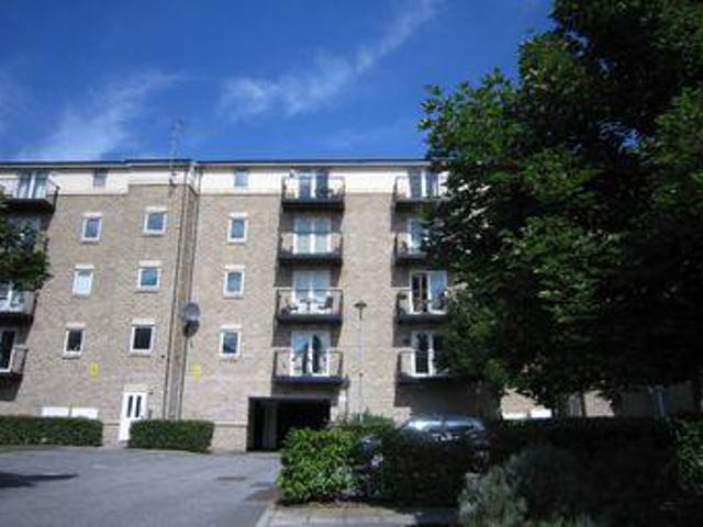 2 Bedrooms Flat for rent in Thackray Court, Horsforth, Leeds LS18