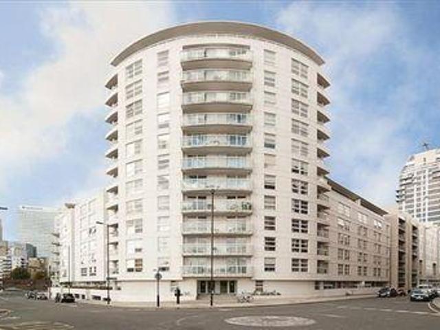 2 Bedrooms Flat for rent in Thames Crescent, Docklands E14