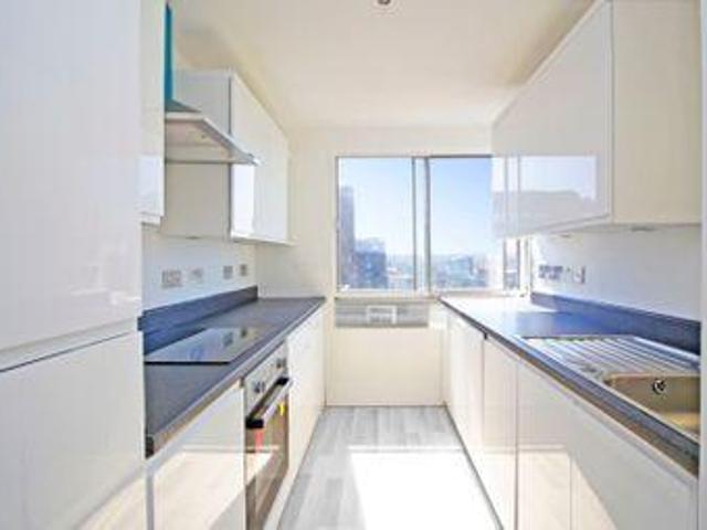2 Bedrooms Flat for rent in The Mall, Bromley BR1