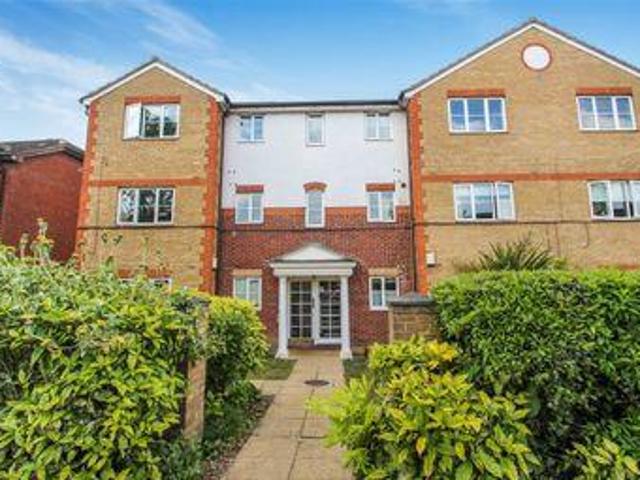 2 Bedrooms Flat for rent in The Maltings, Romford RM1