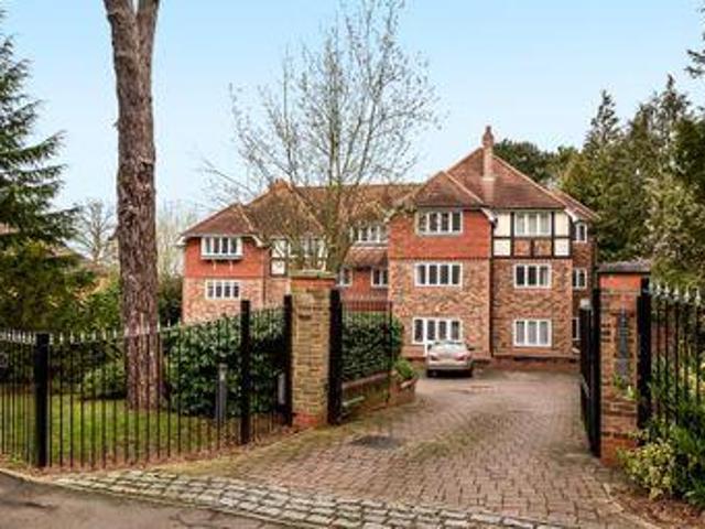 2 Bedrooms Flat for rent in The Manor House, Eastbury Avenue, Northwood HA6