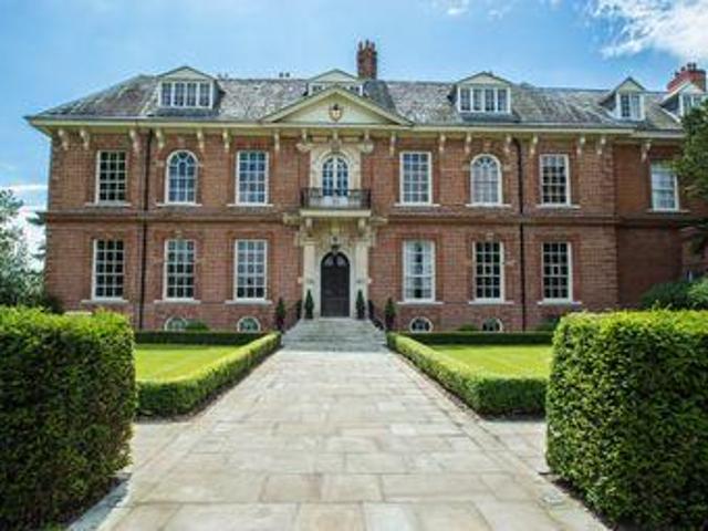 2 Bedrooms Flat for rent in The Mansion, Balls Park, Hertford SG13