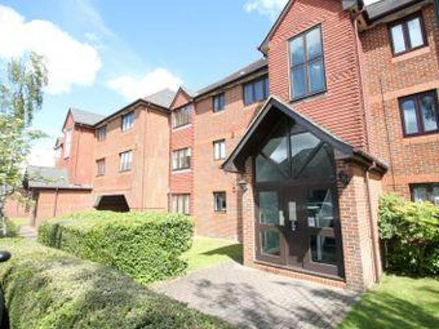 2 Bedrooms Flat for rent in The Maples, Granville Road, St Albans AL1