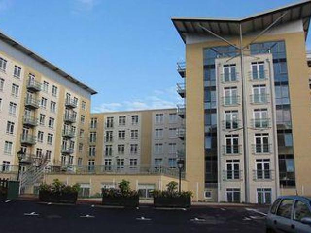 2 Bedrooms Flat for rent in The Meridian, Kenavon Drive, Reading RG1