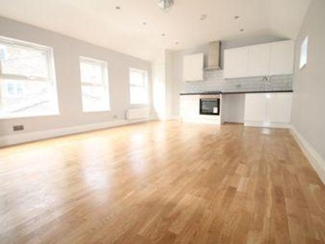 2 Bedrooms Flat for rent in The Mews, Hatherley Road DA14