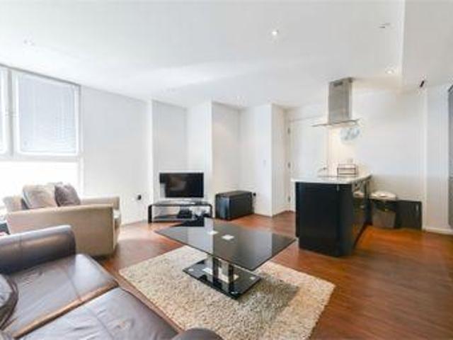 2 Bedrooms Flat for rent in The Oxygen, 18 Western Gateway, London E16