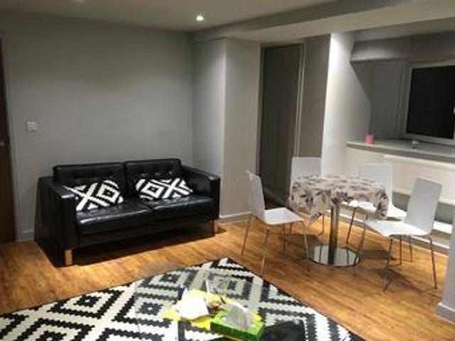 2 Bedrooms Flat for rent in The Observatory, High Street, Slough SL1