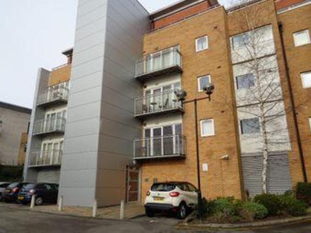 2 Bedrooms Flat for rent in The Atrium, Bury Old Road, Whitefield M45