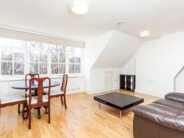 2 Bedrooms Flat for rent in The Avenue, Turnham Green W4