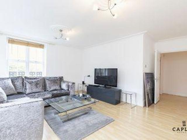 2 Bedrooms Flat for rent in The Boulevard, Woodford Green IG8