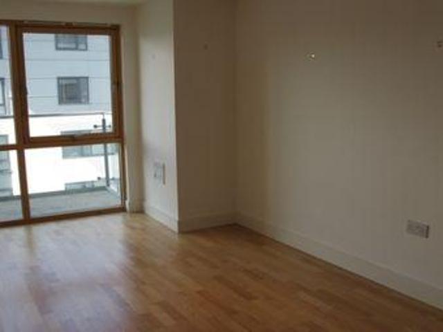 2 Bedrooms Flat for rent in The Boulevard, Hunslet, Leeds LS10