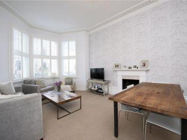 2 Bedrooms Flat for rent in The Chase, London SW4